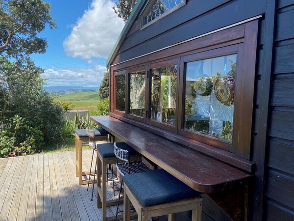 Raglan View Cottage, Private One Bedroom Home And Only 3 Min Drive To The Beach - 