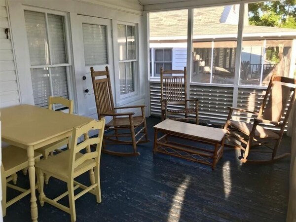 Historic Oceanfront Cottage - Great For Families- Short Walk To Village - Jekyll Island, GA
