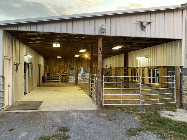 Fully Furnished 3 Br 3 Ba House To Escape The Hustle Of The City. - Boone Lake, TN