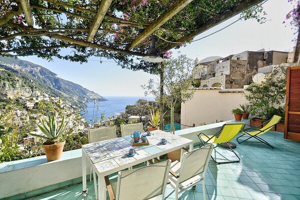 Villa Dolce: A Characteristic Apartment Which Faces The Sun And The Sea. - Positano