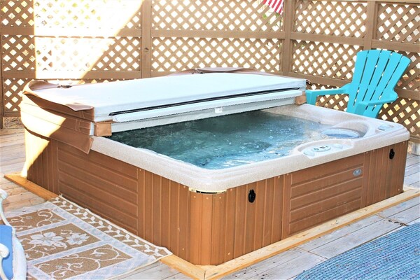 Beautiful Forest Surrounded Home With Private Hot Tub & Bikes - Mt Adams 6 - Sunriver, OR