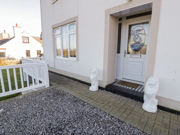 Halcyon, Pet Friendly, Country Holiday Cottage In Benllech - Benllech