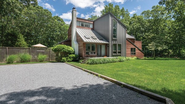Spacious Open Floor Plan, Close To Three Mile Harbor, Minutes From Ocean,... - Montauk, NY