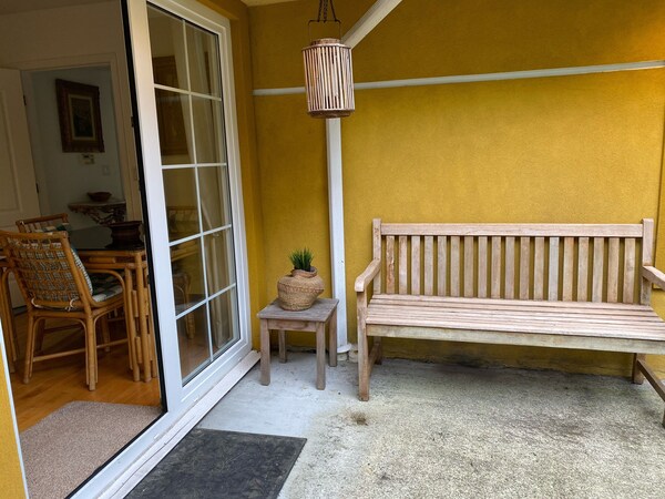 Sunny And Spacious Garden Suite 5 Minutes To Ocean 20 Minutes To Downtown - West Vancouver