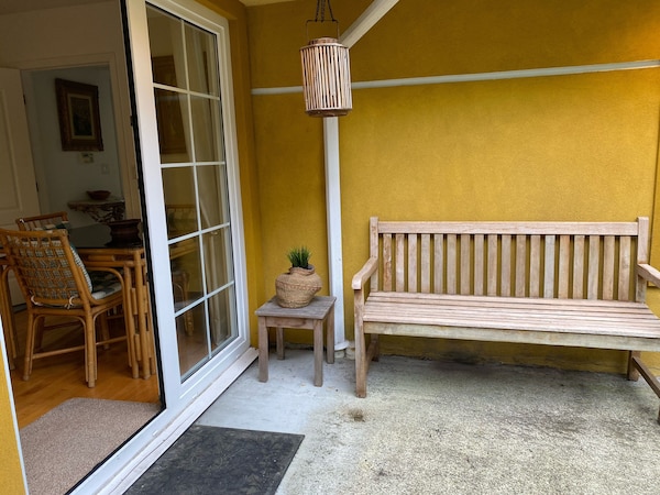 Sunny And Spacious Garden Suite 5 Minutes To Ocean 20 Minutes To Downtown - West Vancouver