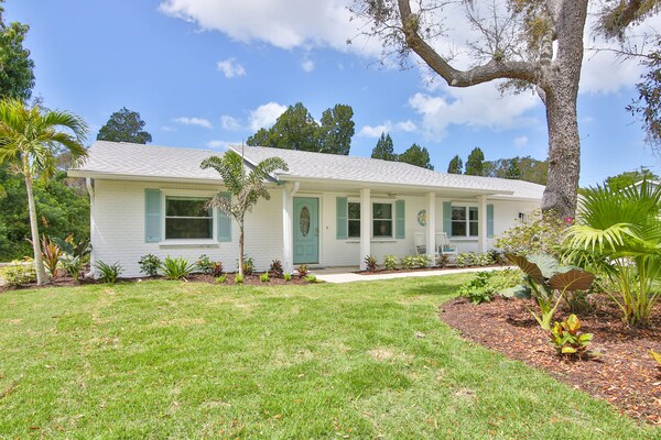 Seastar! Newly Renovated Home, 10 Min To Anna Maria, Oversized Heated Pool - Bradenton, FL