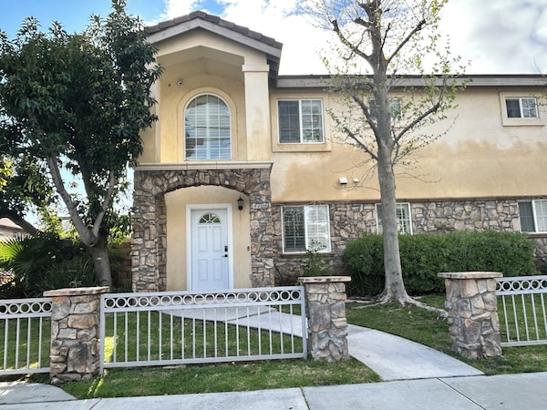 Master Bedroom Private Bathroom/pet Friendly/ Long Stays Welcome. - Arcadia
