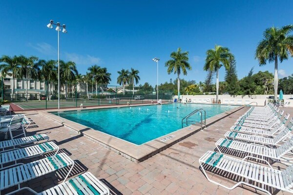 Unit 143 -  2 Bedroom 2 Bathroom Gulf Side Interior Condominium - Siesta Key, FL