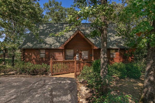 Walk-in Cabin! King Master Bedroom Suite, Indoor Pool, Close To The Pools! | 15 - Branson, MO