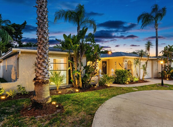 Great Escape With Private Heated Pool Look Inside - New Port Richey, FL