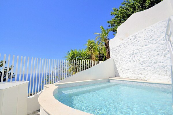 Villa Levante: A Charming And Bright Villa Which Faces The Sun And The Sea, With Free Wi-fi. - Praiano