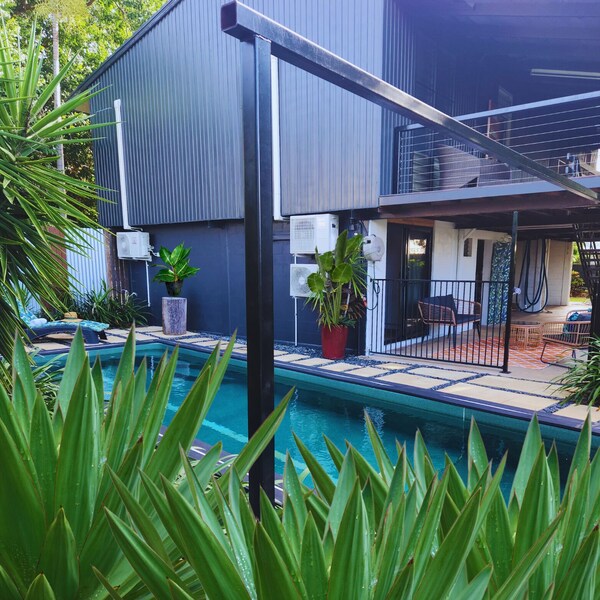 4 Bedroom Tropical Home + Lap Pool + Parking For Caravans, Boats Or Trailers. - Darwin