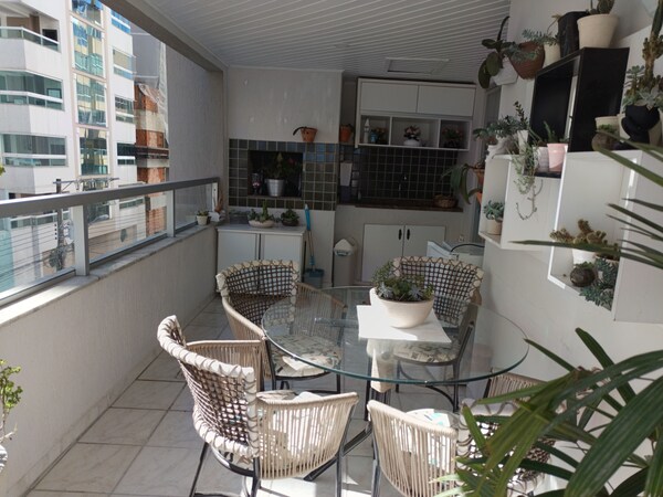 Quarto Privativo Com Ar,tv,frigobar. Em Lindo Apto, 250mt Da Praia.compartilhado - Itapema
