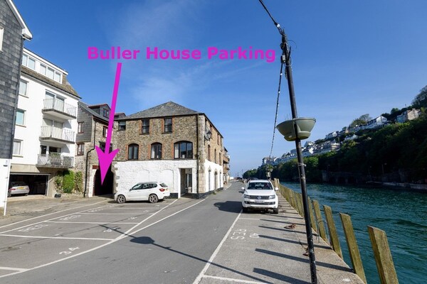 Modern Town Centre Apartment, Two Minutes From The Beach With Free Parking! - Looe