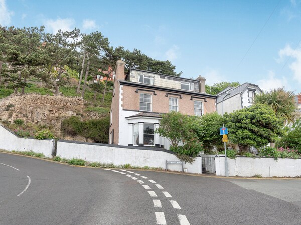 Eversley, Pet Friendly, Luxury Holiday Cottage In Llandudno - Conwy