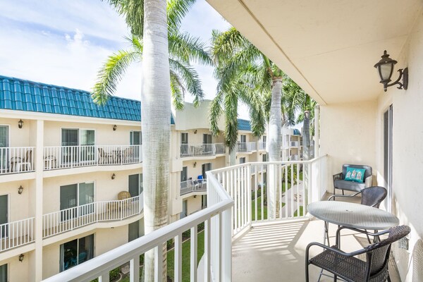 Unit 350 - 2 Bedroom 2 Bathroom Bay Side Standard Condominium - Sarasota