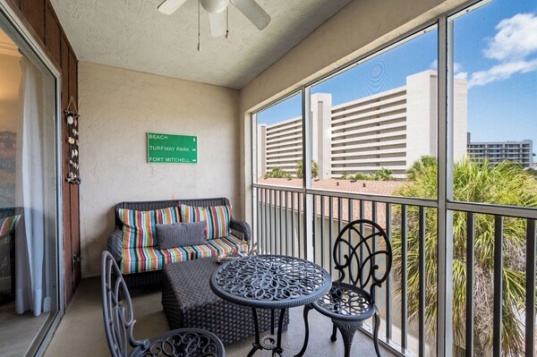 Unit 148 - 2 Bedroom 2 Bathroom Gulf Side Interior Club Condominium - Sarasota, FL