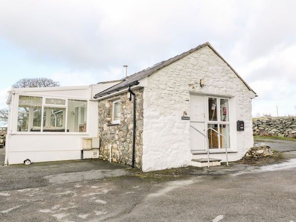 Y Buarth, Pet Friendly, Character Holiday Cottage In Waunfawr - Llanberis