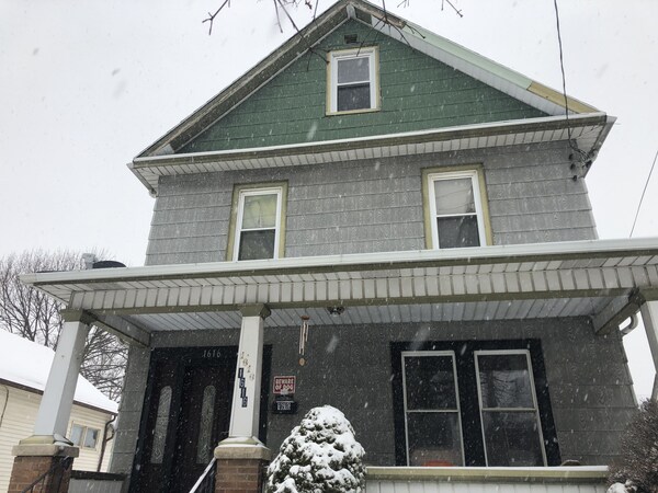 Rainbow Inn On The Walnut Avenue ,  3bed Room, 2full Bath, Double Parking, Wifi - Niagara Falls