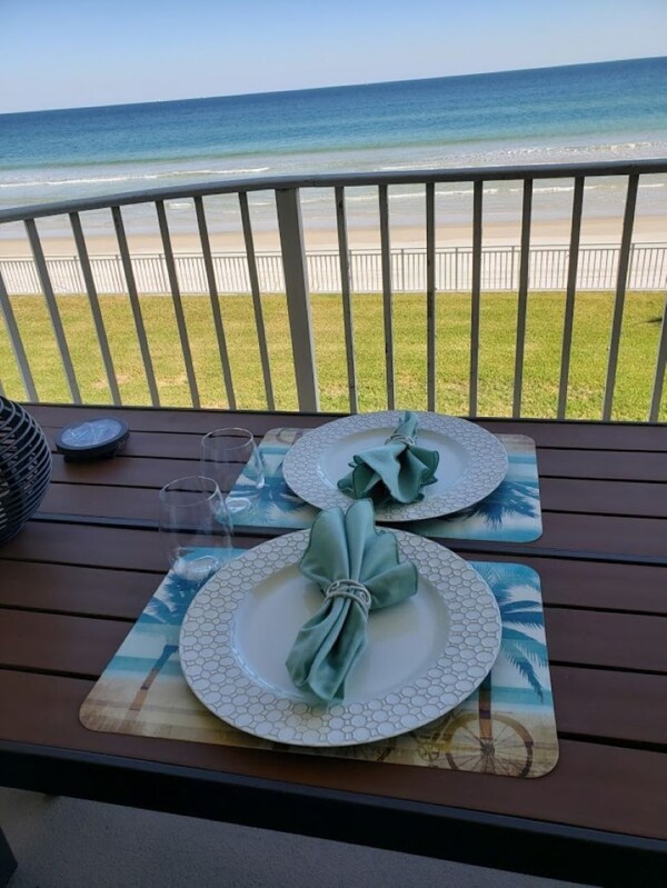Gorgeous Direct Oceanfront Condo 2/2   1500sqf/pet Welcome - Daytona Beach, FL