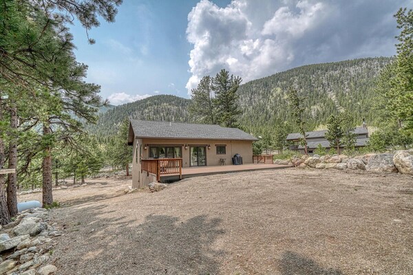 Dog Friendly Monarch Retreat & Cottage - Salida, CO