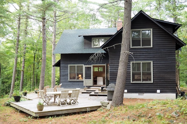 Charming 3 Bdrm Cottage + 3 Bdrm Guest House On Muldrew Lake! - Gravenhurst