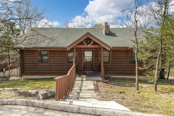 Incredible Cabin Located In Private Gated Resort On 150 Acres! | 160 - Table Rock Lake