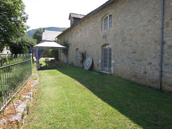 Trémoulis, Gîte 6 Personnes, Décoration Soignée, Proche Commerces - La Canourgue