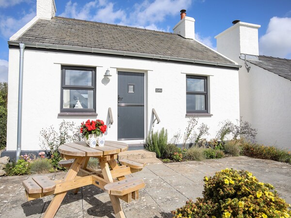 Lanka, Pet Friendly, Character Holiday Cottage In Moelfre - Moelfre