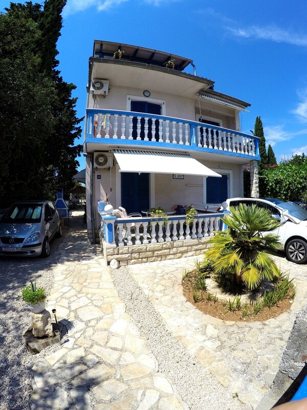 2-zimmer-ferienwohnung Mit Terrasse Und Meerblick Biograd Na Moru, Biograd (A-6201-d) - Biograd na Moru