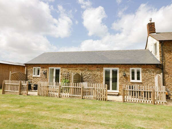 Ash Barn, Pet Friendly, Luxury Holiday Cottage In Catesby - Warwickshire