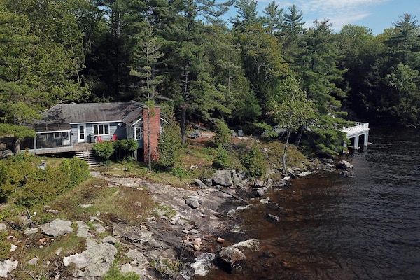 Boathouse Deck! 4bed 4bath Cottage On Lake Muskoka! Very Private! - Bracebridge