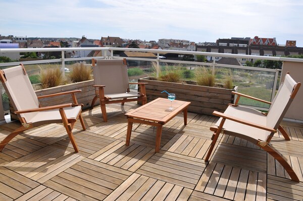 Duplex Lumineux Avec Grande Terrasse Bien Orienté Avec Vue Sur Parc - Ambleteuse