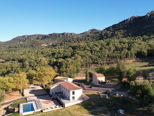 Un Joli Hameau Au Cœur Du Vignoble De L'escarelle - Var