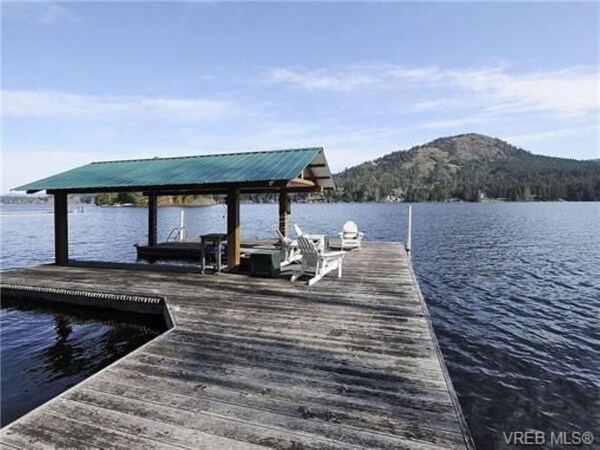Lake Front Relaxation - Vancouver Island