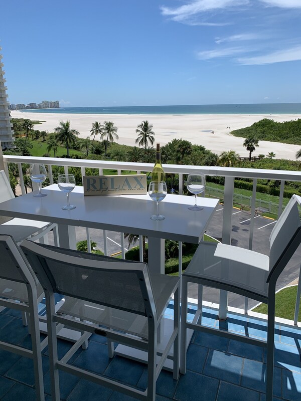 Mi Beach Oasis! Pickleball/tennis/heated Pool+romantic+ Kidsluvsandyftretreat - Marco Island, FL