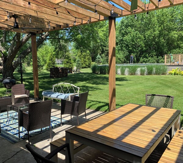 A Warren Dunes Retreat- Pool, Hot Tub, Pet Friendly, Firepit, Pergola, More ! - Weko Beach Campground, MI