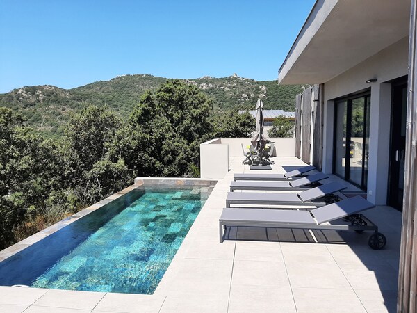 Contemporary Villa Overlooking Lake Talza In Absolute Calm - Bonifacio