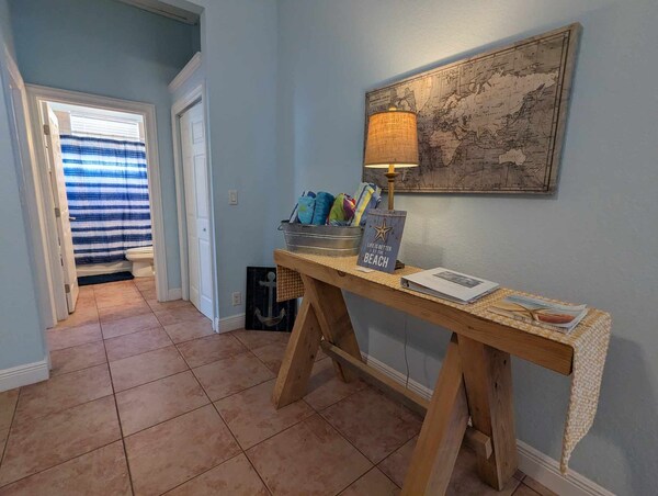 Fully Equipped 3/3 W/ Hot Tub 1 Mile To Beach - Boynton Beach, FL