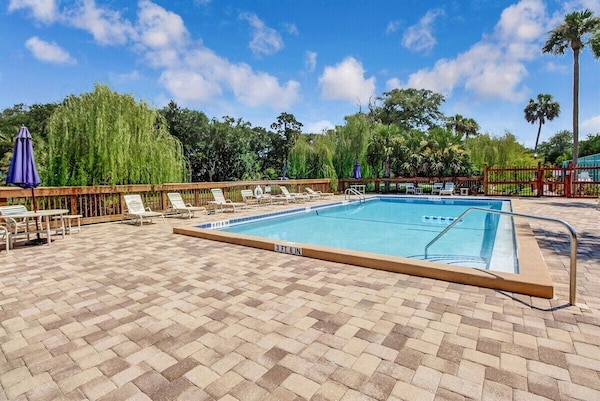 Island Getaway: Pool, Tennis And Pickleball Fun - フェルナンディーナ・ビーチ, FL