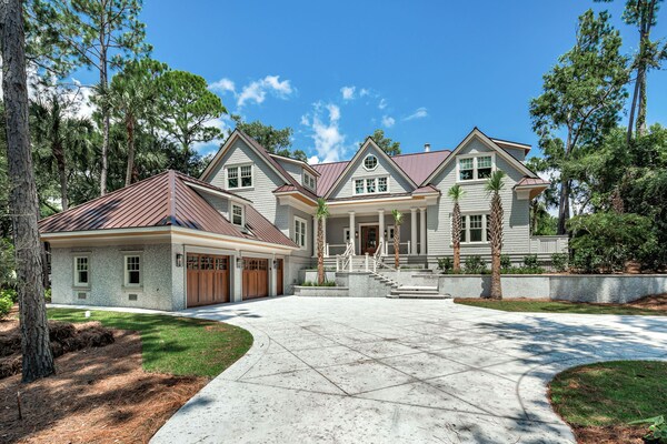 136 Flyway: Beautiful 6br Home, Pool With Spa, Very Close To Beach - Folly Beach