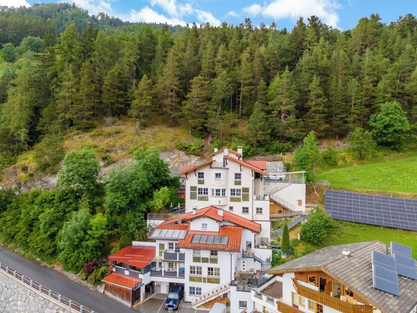 Luxuriöses Ferienhaus Mit Schöner Aussicht & Eichensauna - Fendels
