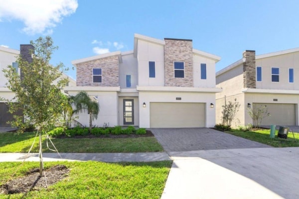 Luxury 9 Bedroom Lovely Villa - Orlando, FL
