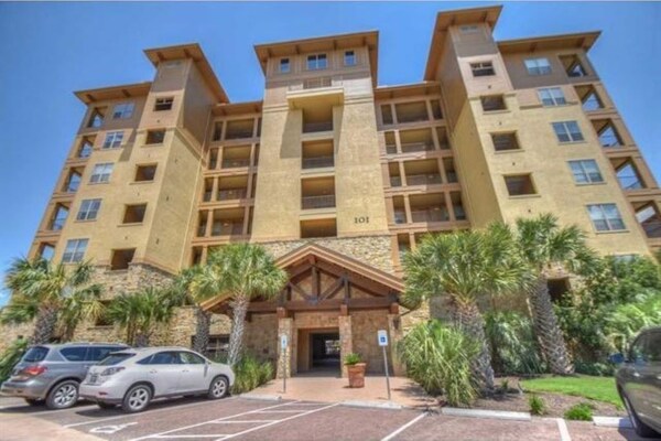 Spacious Waters Resort 3/2 Condo With Views Of Lake Lbj - Marble Falls, TX