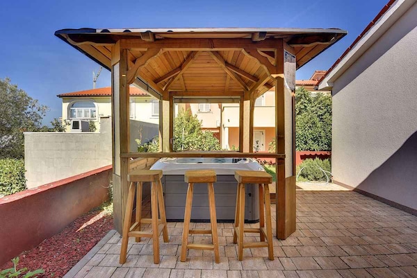 Ferienhaus Mit Meerblick Und Jacuzzi - Medulin