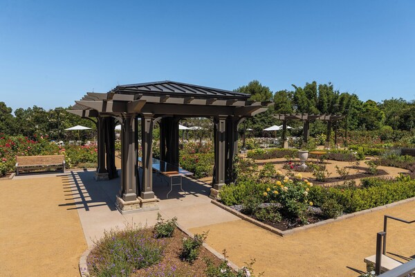 Perfect Getaway! Four Pleasant Units, Pool, Hot Tub, Restaurant - Torrance, CA