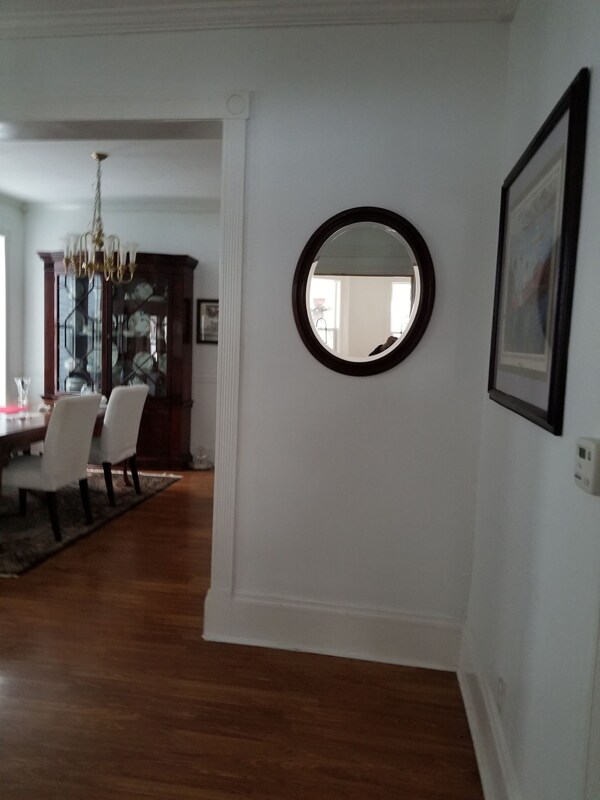 Downtown Gr Apartment On Medical Mile, Covered Front Porch Cross From  Coit Park - John Ball Zoo, Grand Rapids