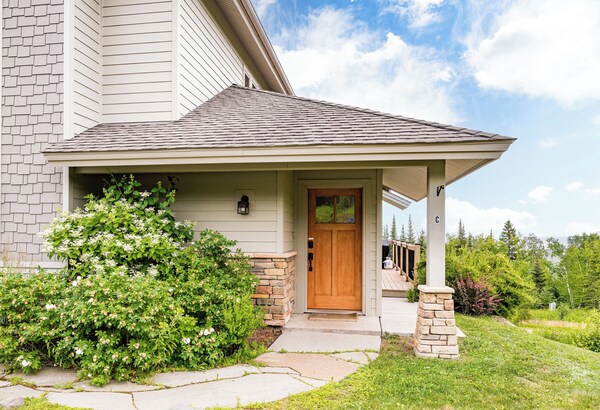 Relax In Style: 4bd, 3 Ba  - Spacious With Lake Views & Mountain Access - Lutsen, MN