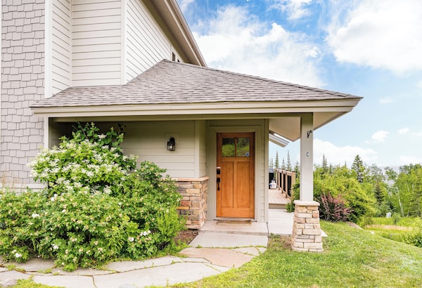 Relax In Style: 4bd, 3 Ba - Spacious With Lake Views & Mountain Access - Lutsen, MN