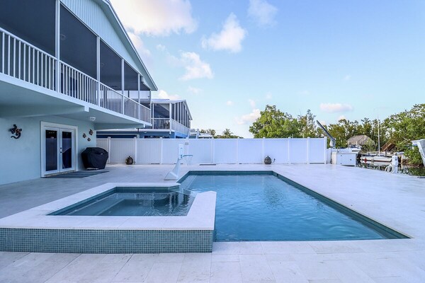 Paradise On The Canal With Ocean Access Including Pool & Spa - Key Largo, FL